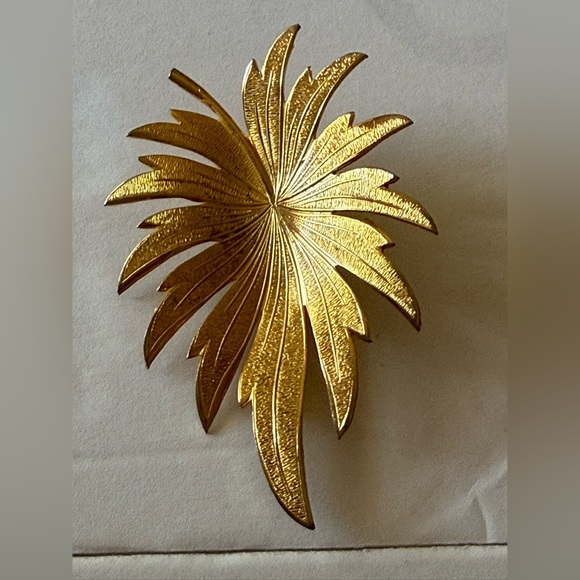 celebrity | Jewelry | Vintage Celebrity Ny Signed Big Leaf Brooch Pin ...